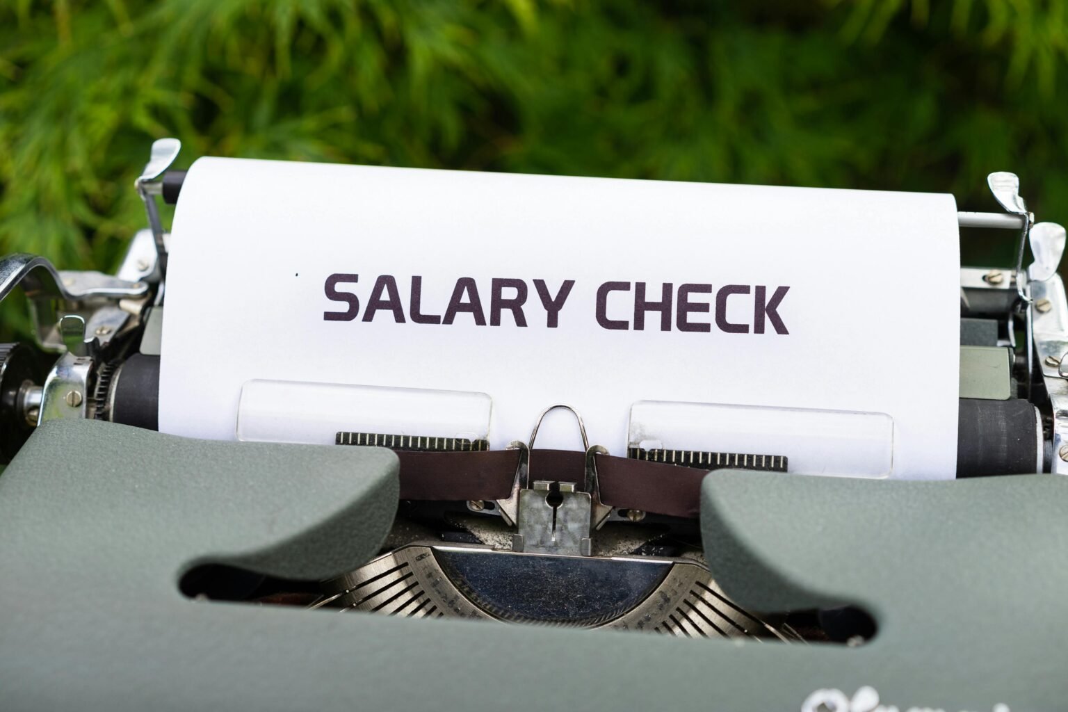 Minimum monthly wage in Latvia raised to EUR 740 | Baltic News
