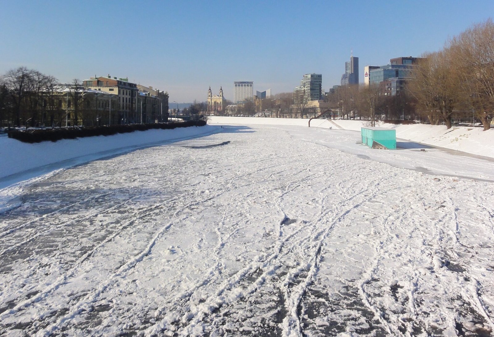 Winter cold freezes Lithuania’s rivers, raises flood risk on Neris ...
